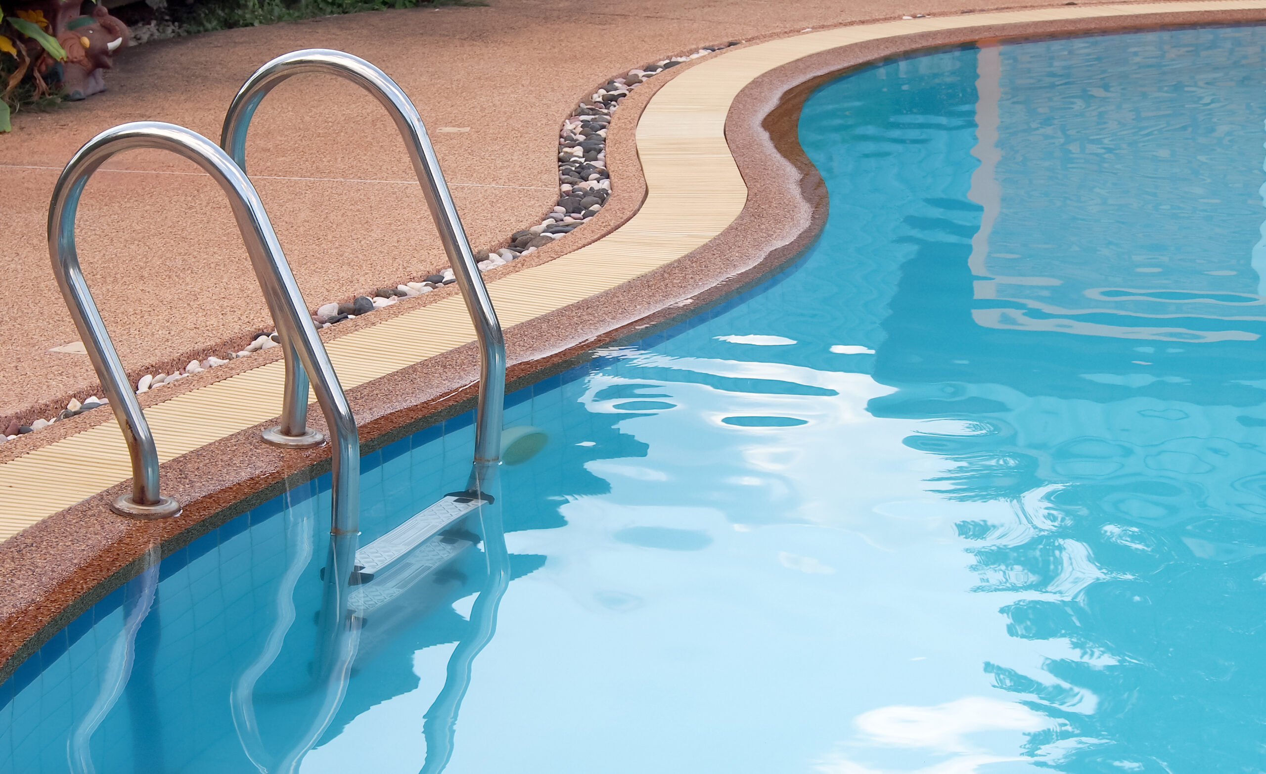 7 Tips for Building the Perfect Backyard Pool Walkway - American Rock